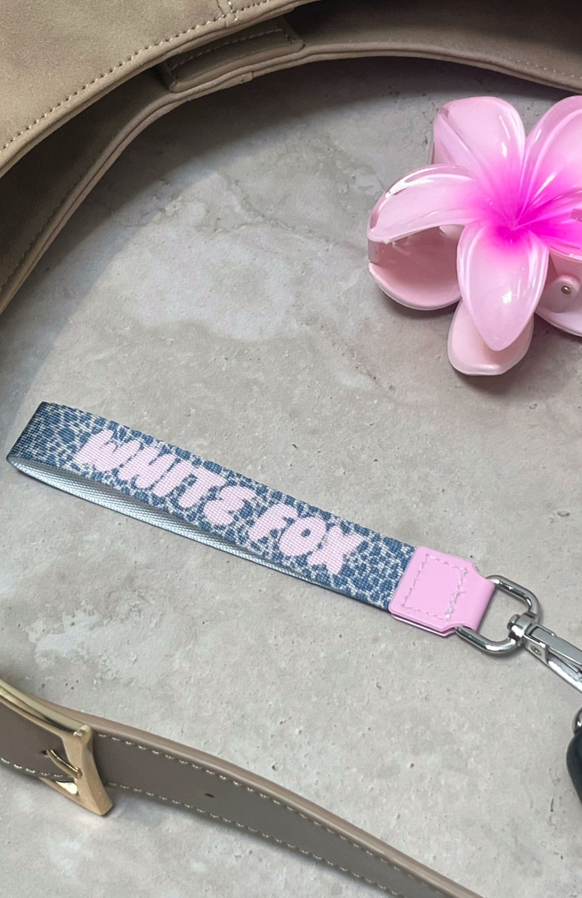 Standing Out Strap Keychain Leopard | White Fox Boutique UK