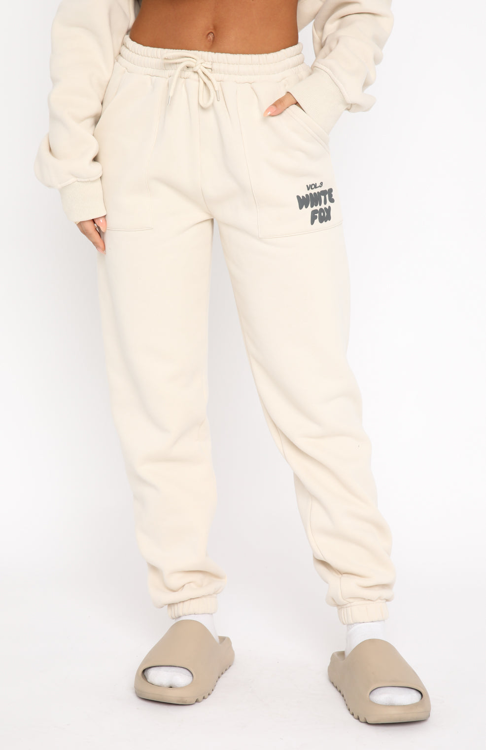 Offstage Sweatpants Pebble | White Fox Boutique